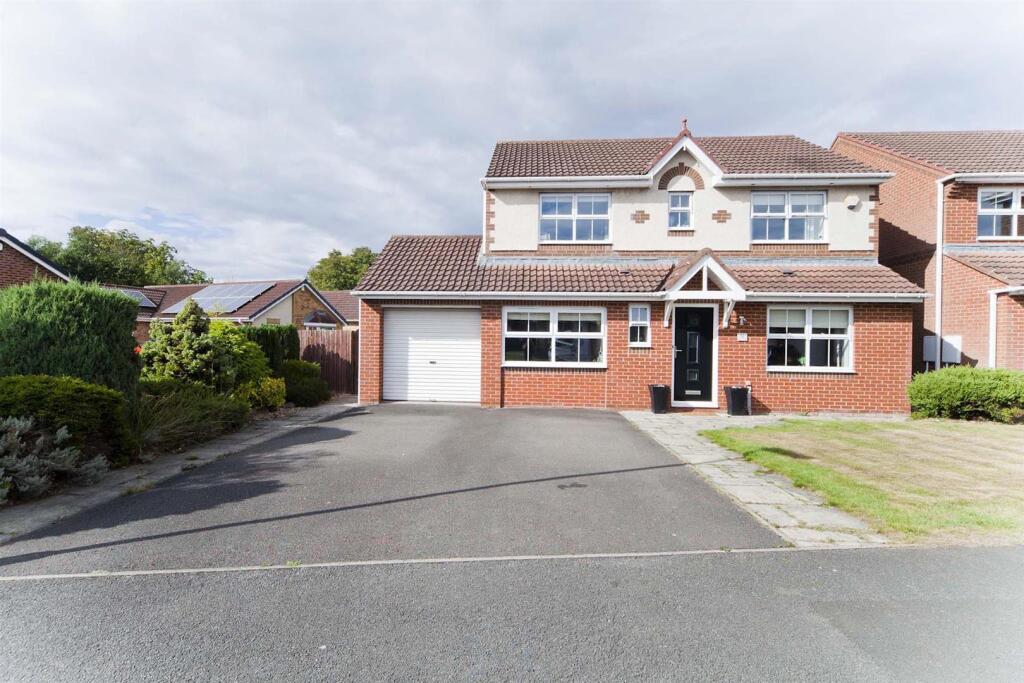 4 bedroom detached house for sale in Balmoral Drive, Peterlee, SR8