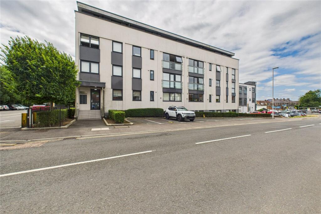 1 bedroom apartment for sale in Christopher Road, East Grinstead, West ...