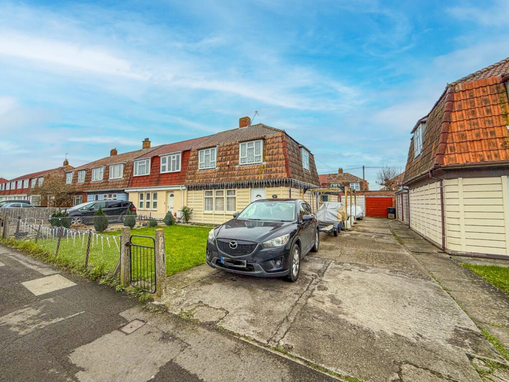 3 bedroom semi-detached house for sale in Parkway, Bridgwater, Somerset ...