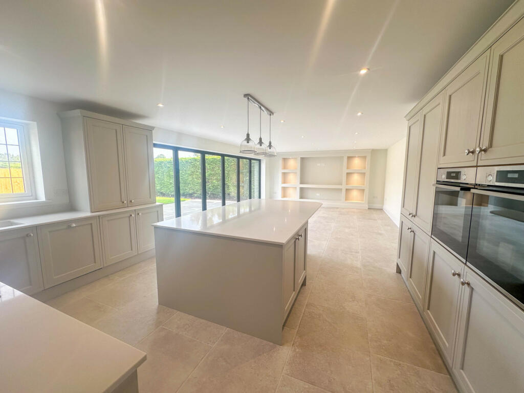 5 bedroom detached house for sale in Two Hoots, Coates Road, Eastrea, PE7