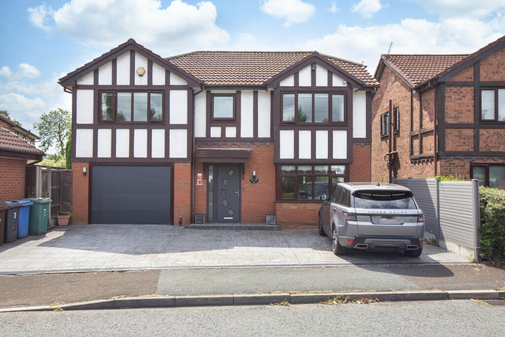 5 bedroom detached house for sale in Montgomery Way, Manchester, M26