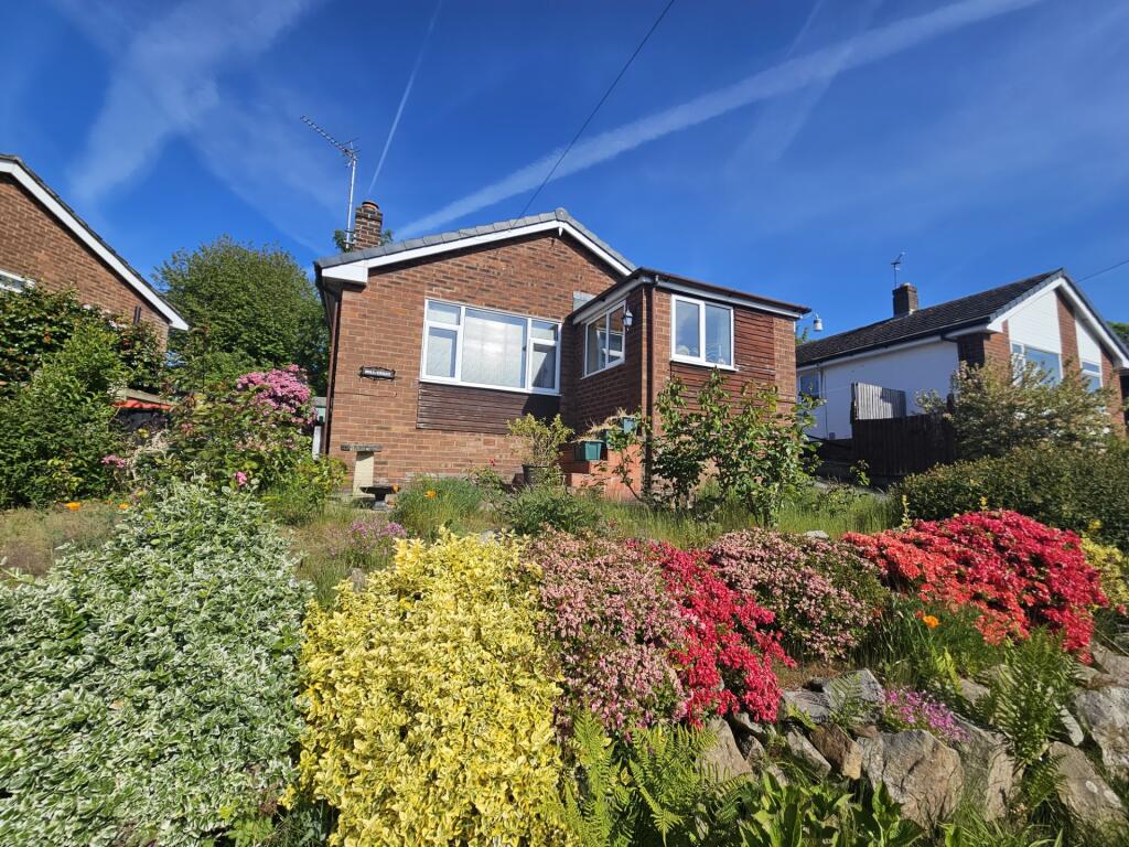 2 bedroom bungalow for sale in Oathills Drive, Tarporley, CW6