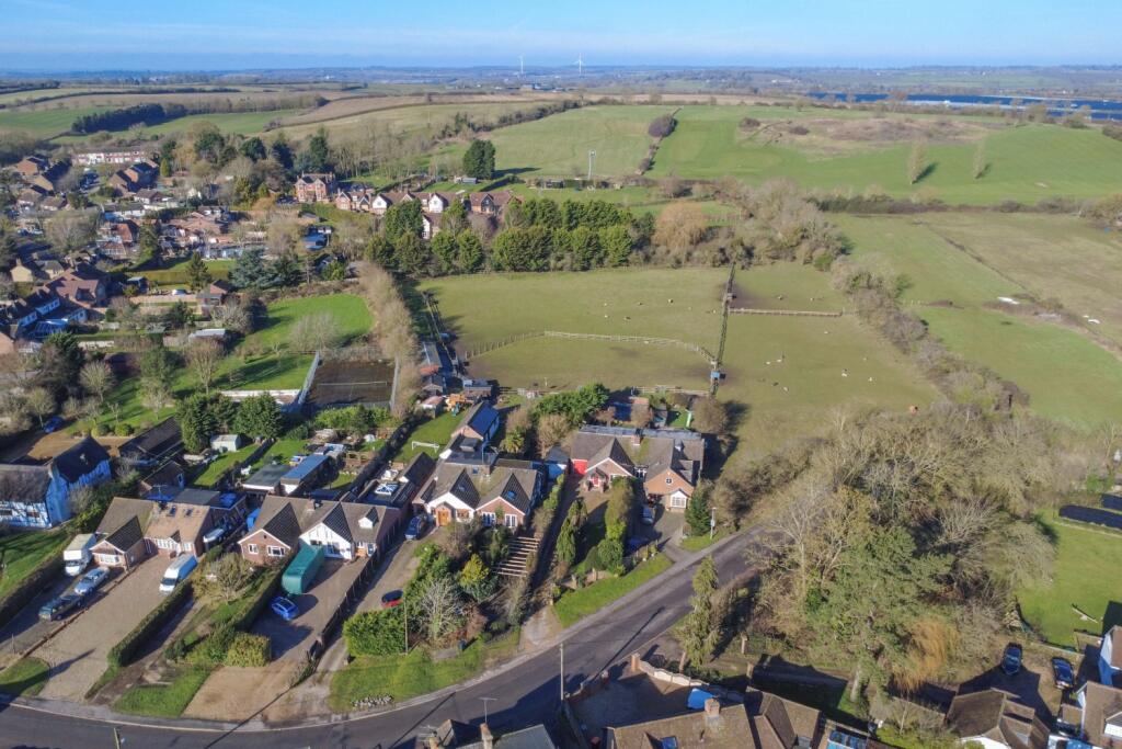 4 bedroom semi-detached house for sale in Dunstable Road, Tilsworth, LU7