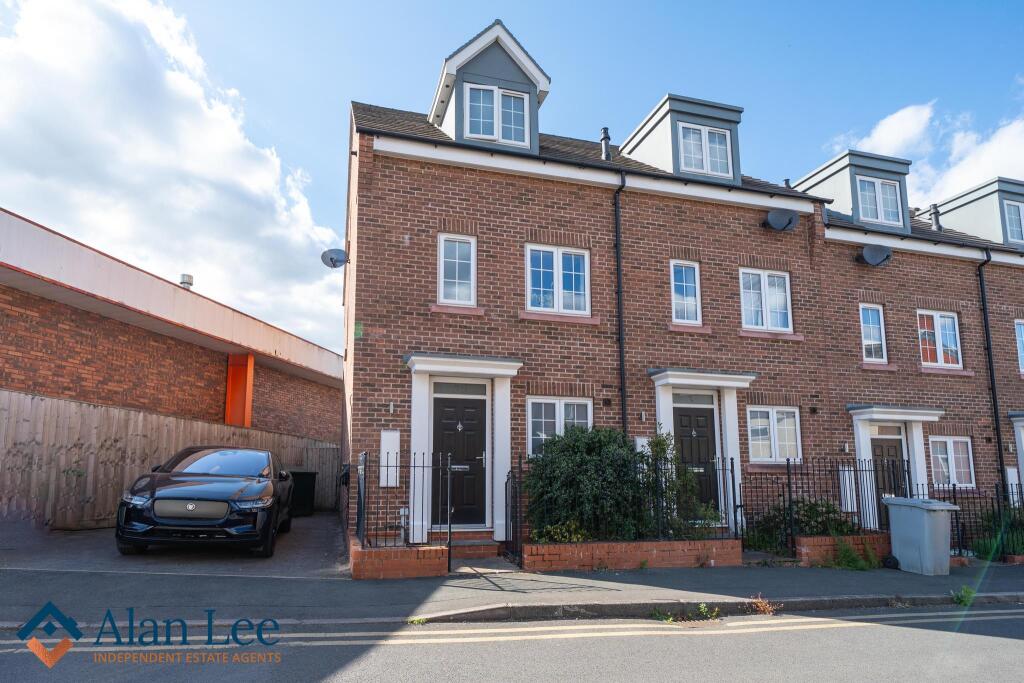 3 bedroom end of terrace house for sale in Vincent Street, Macclesfield ...