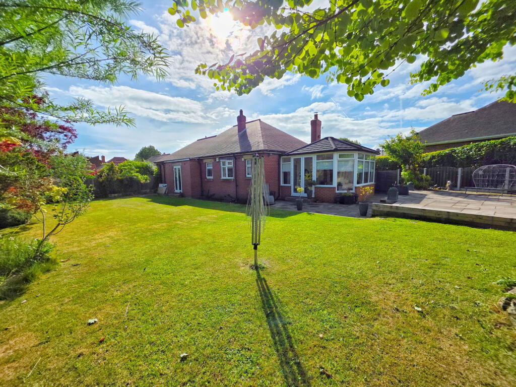 3 bedroom detached bungalow for sale in Daleswood Avenue, Barnsley, S70 ...