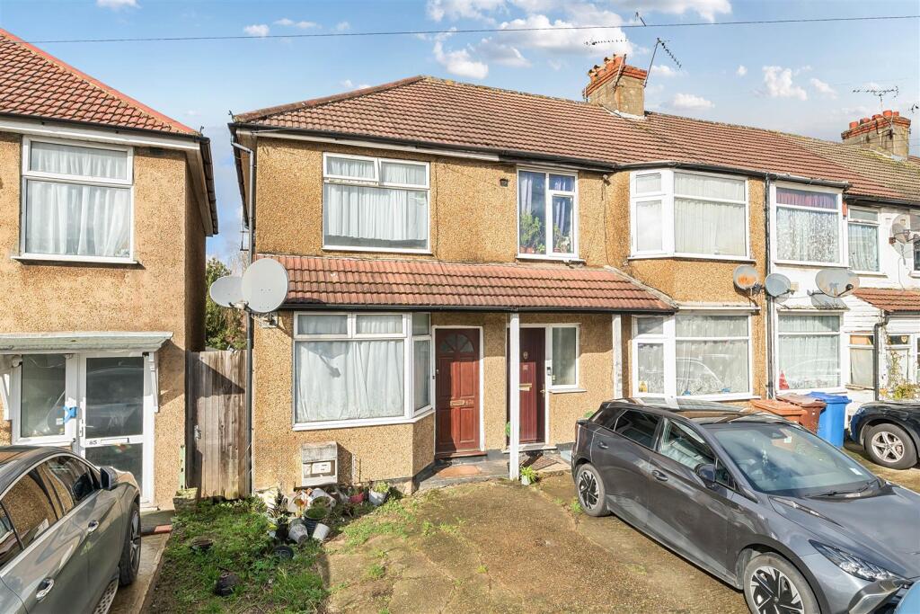 2 bedroom end of terrace house for sale in Roxeth Green Avenue, Harrow, HA2