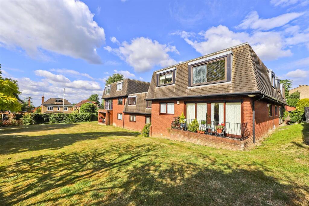 1 bedroom flat for sale in Daintry Lodge, Northwood, HA6