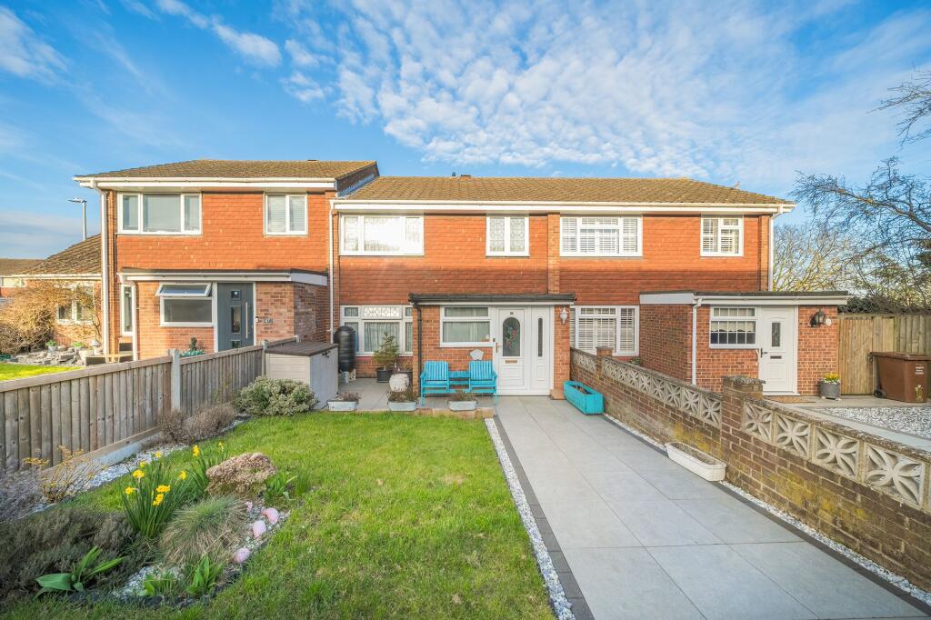 3 bedroom terraced house for sale in Fourwents Road, Hoo, Rochester ...