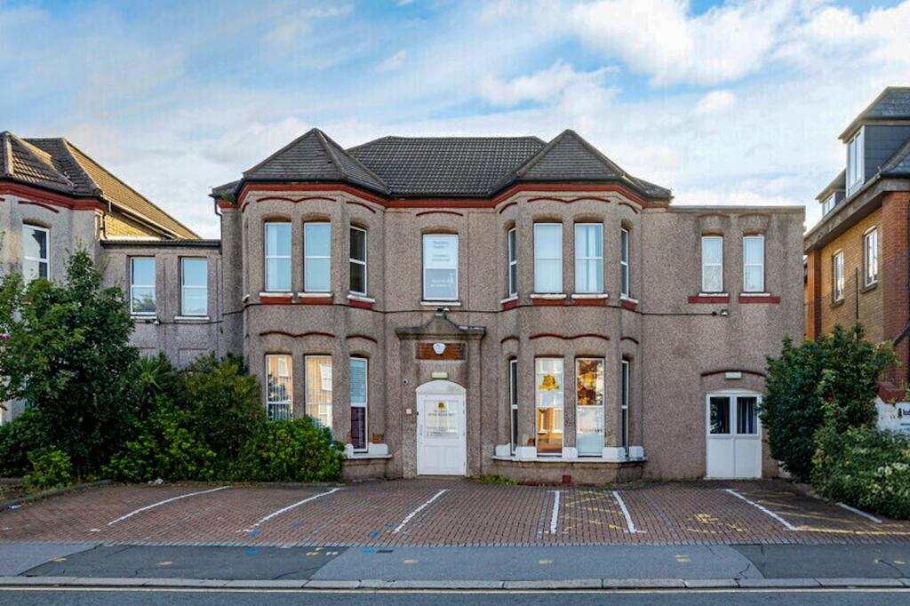 High street retail property to lease in 34 Mansfield Road, Ilford ...