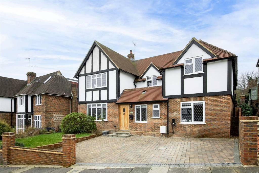 4 Bedroom Detached House For Sale In Brangwyn Drive Brighton Bn1