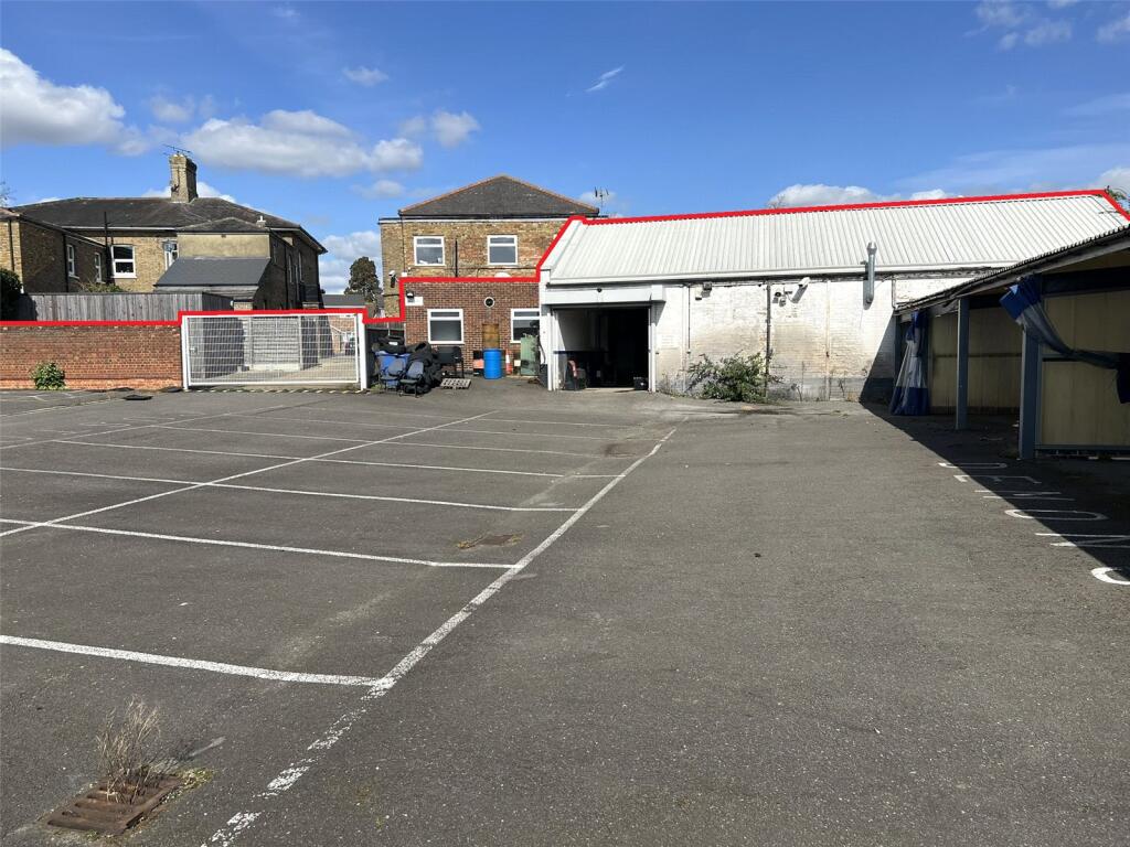 Commercial property to lease in Rainsford Road, Chelmsford, Essex, CM1