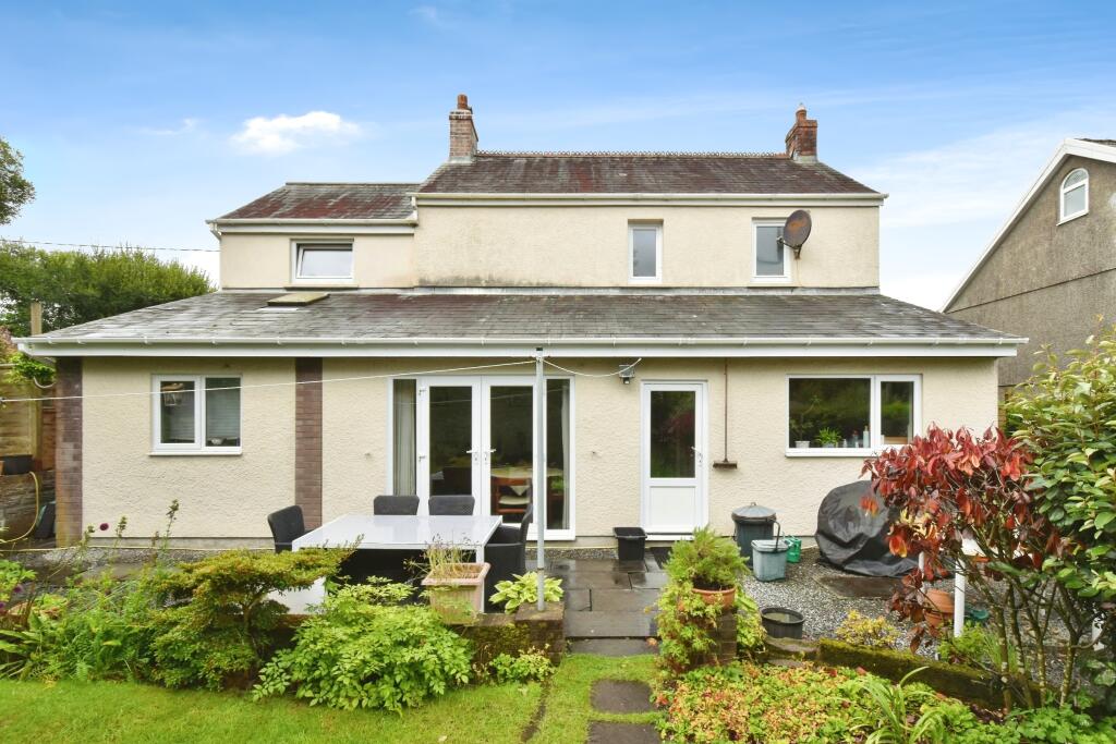 3 bedroom detached house for sale in Bryncethin Road, Garnant ...