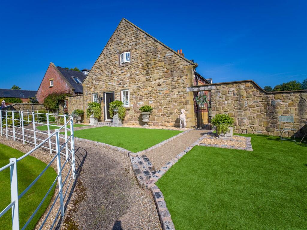 4 bedroom semi-detached house for sale in Wynnstay Hall Estate, Ruabon ...
