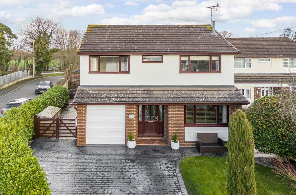4 bedroom detached house for sale in Ludlow Close, Bangor-On-Dee., LL13