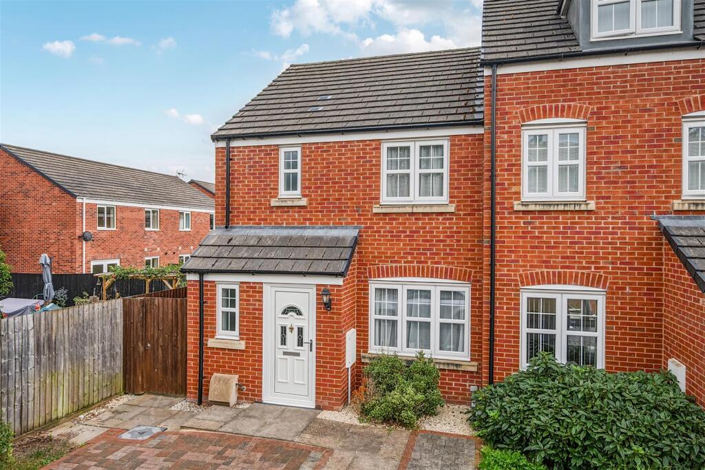 3 bedroom terraced house for sale in Tetchill Brook Road, Ellesmere., SY12