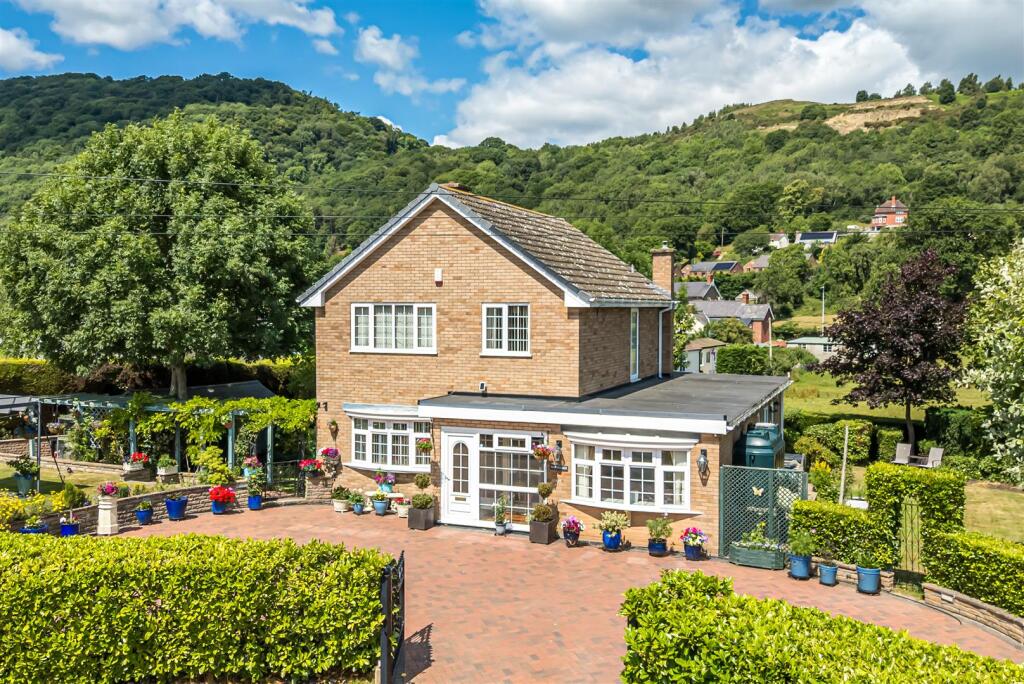 4 bedroom detached house for sale in White Gables, Middletown ...