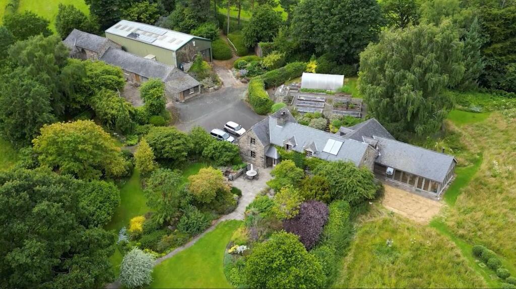 4 bedroom country house for sale in Llanfair Caereinion, Welshpool, SY21