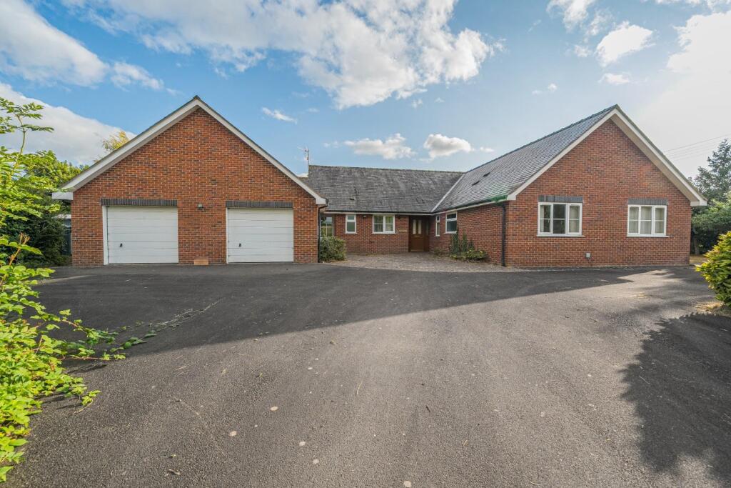 3 bedroom bungalow for sale in Forden, Welshpool, SY21