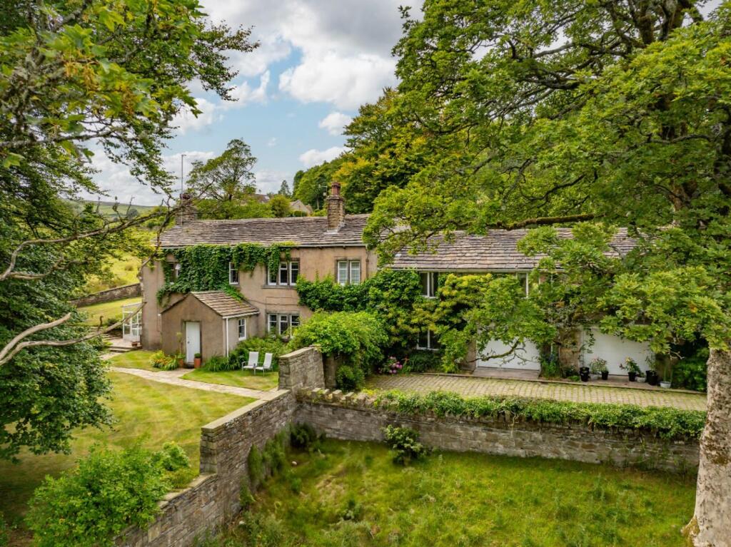 8 bedroom detached house for sale in Tor Side, Helmshore, Rossendale, BB4