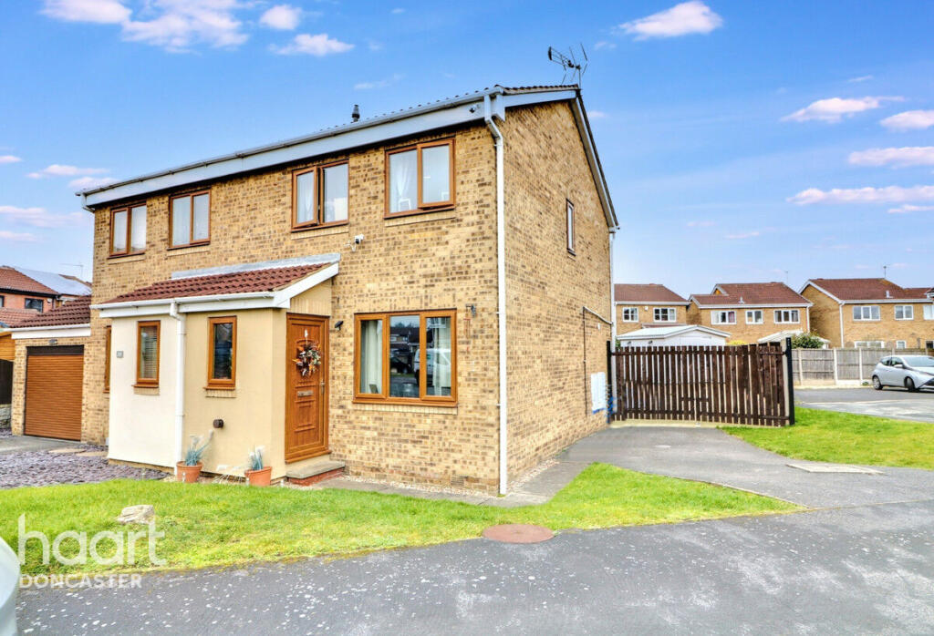 3 bedroom semi-detached house for sale in Cedar Road, Doncaster, DN4