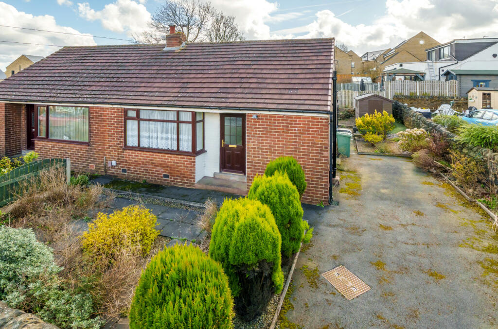 2 bedroom bungalow for sale in Station Street, Pudsey, West Yorkshire, LS28