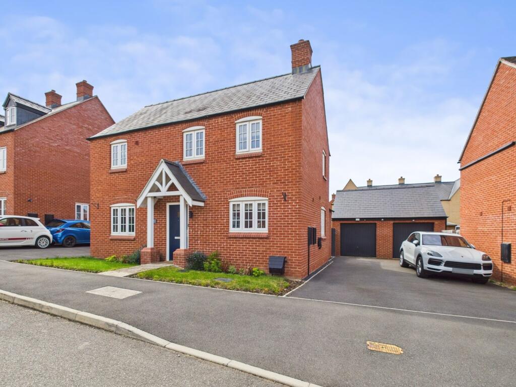 3 bedroom detached house for sale in Hexham Street, Towcester, NN12