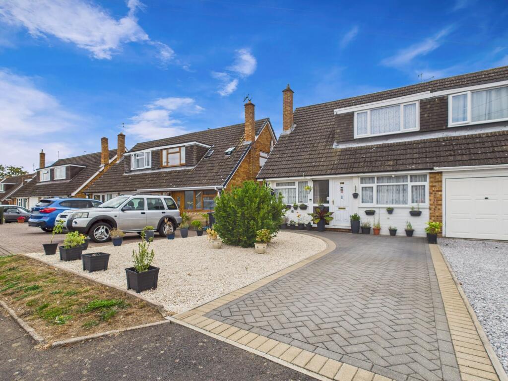 3 bedroom semi-detached house for sale in Norton Crescent, Towcester, NN12