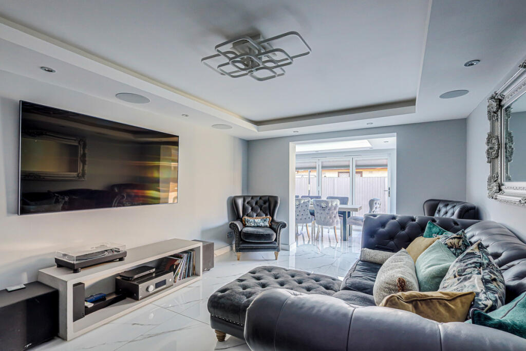 4 bedroom bungalow for sale in Zider Pass, Canvey Island, SS8