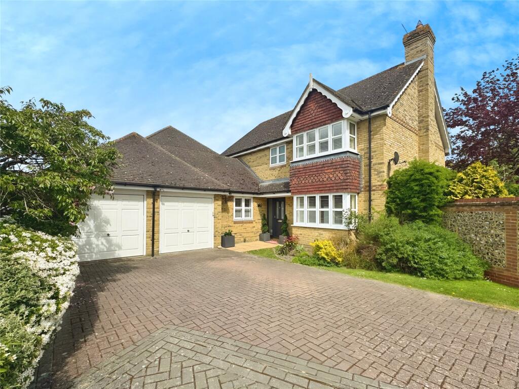 4 bedroom house for sale in Curlys Way, Swallowfield, Reading ...