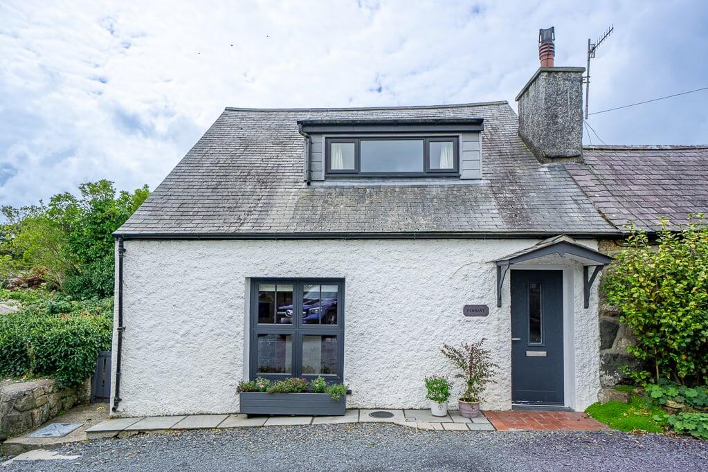 3 bedroom semi-detached house for sale in Llanbedrog, Pwllheli, LL53