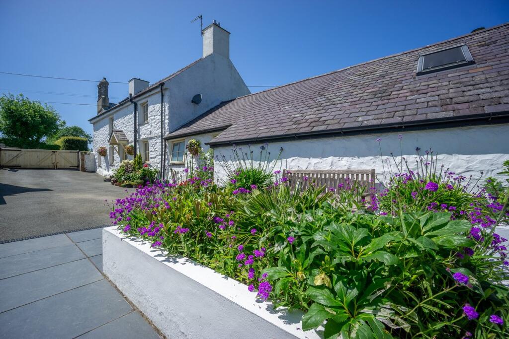 3 bedroom detached house for sale in Llangian, Pwllheli, LL53