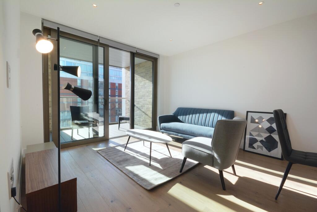 1 bedroom flat for sale in Prince of Wales Drive London SW11