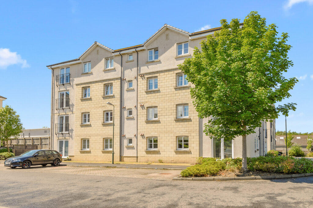 2 bedroom flat for sale in Broomyhill Place, Linlithgow, EH49