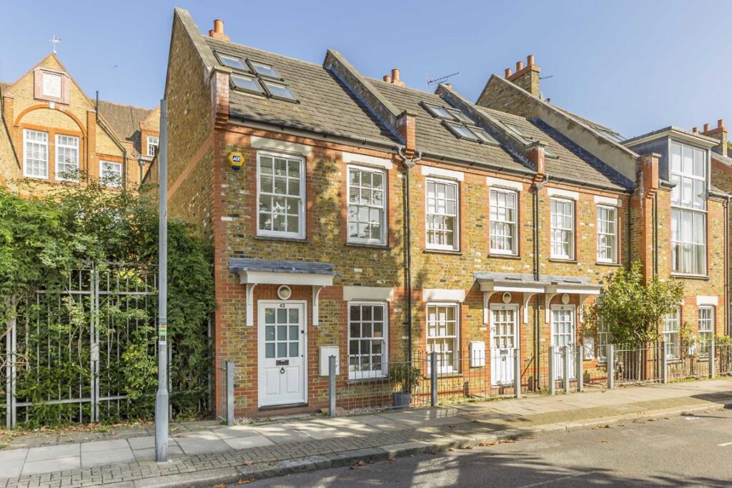 2 bedroom terraced house for sale in Burns Road, Battersea, SW11