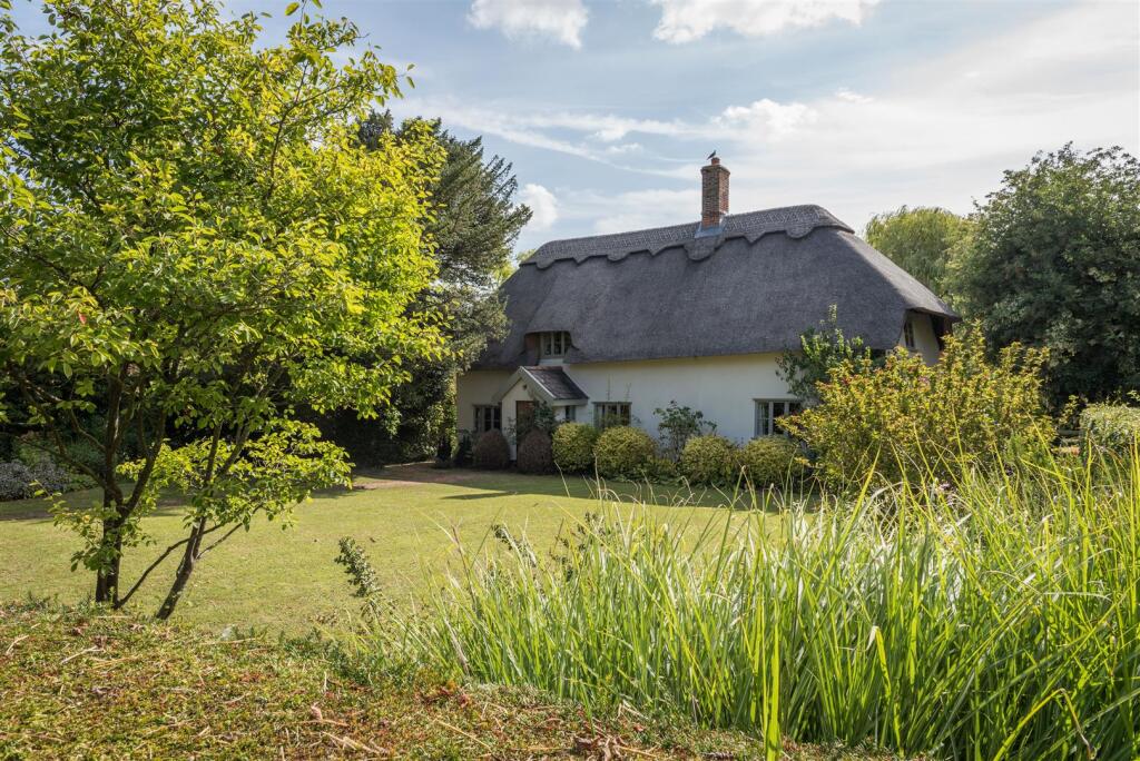 4 bedroom detached house for sale in Ivydene, Lindsey, Suffolk, IP7