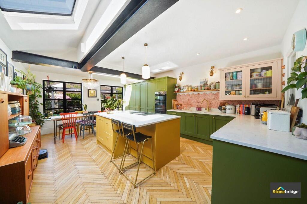 5 bedroom end of terrace house for sale in Haldane Road, East Ham, E6 ...