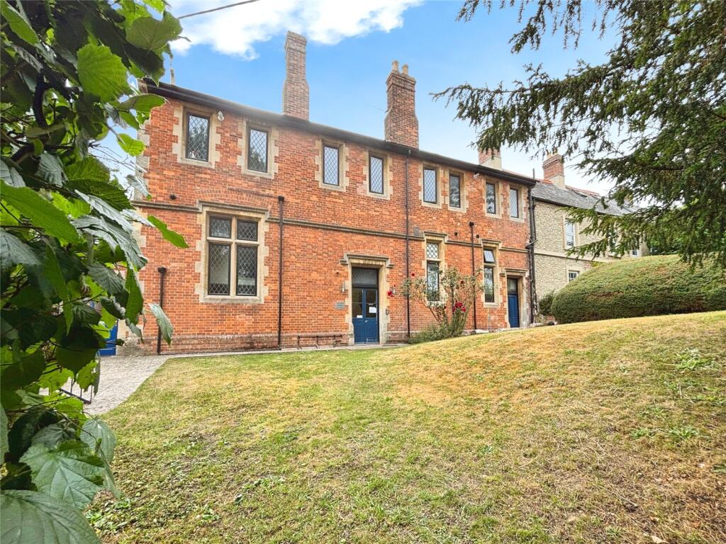 2 bedroom apartment for sale in Priory Lane, Bicester, Oxfordshire, OX26