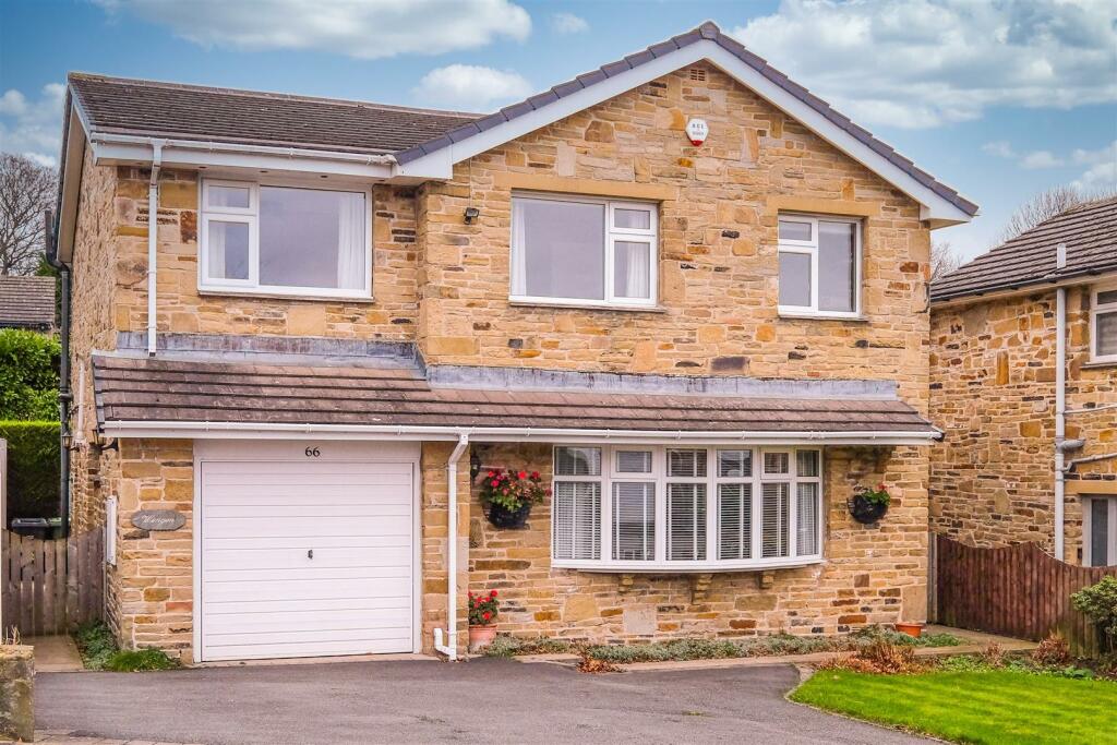 5 bedroom detached house for sale in The Fairway, Fixby, Huddersfield, HD2
