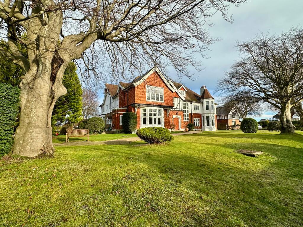 2 bedroom ground floor flat for sale in Collington Lane West, Bexhill ...