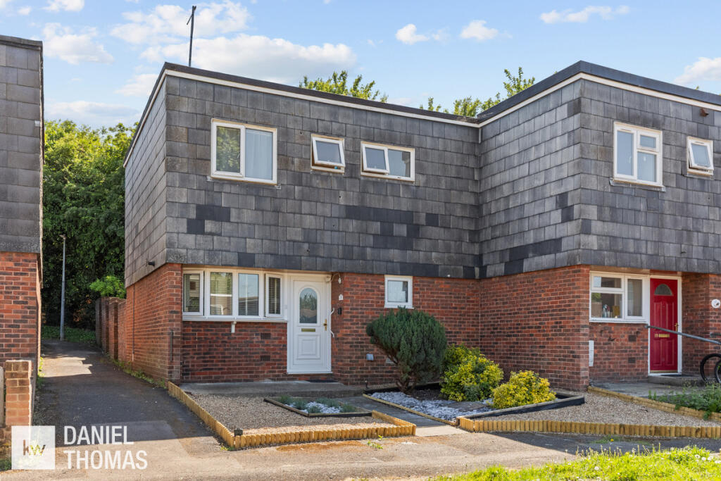 3 bedroom end of terrace house for sale in Caterham Court, Waltham ...