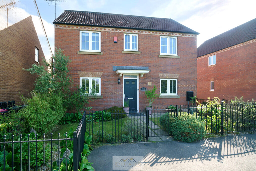3 bedroom detached house for sale in Fallon Close, Laughton Common ...