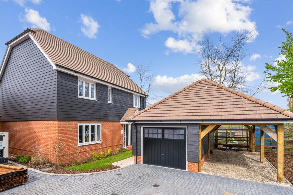 4 bedroom detached house for sale in Fuggle Hop Close, Tongham, Surrey ...