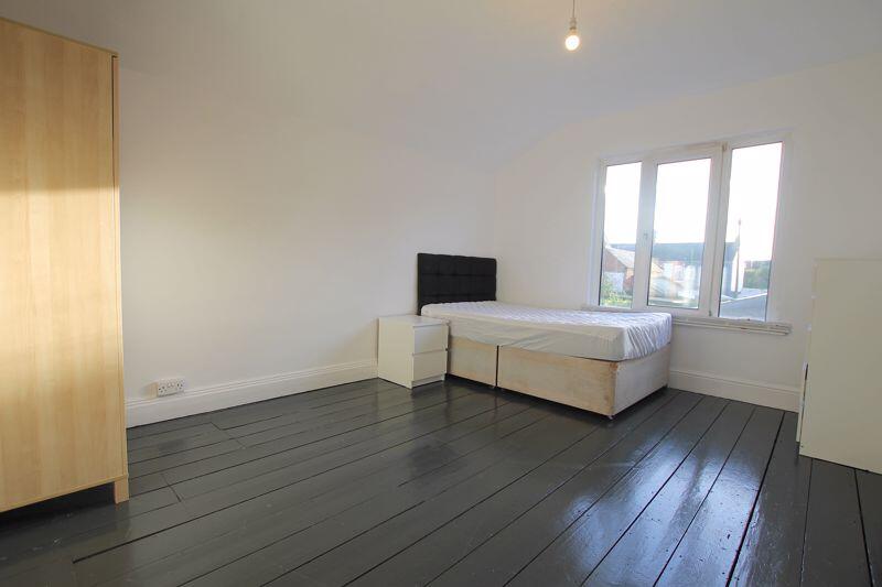 5 bedroom terraced house for rent in Splott Road, Cardiff, CF24