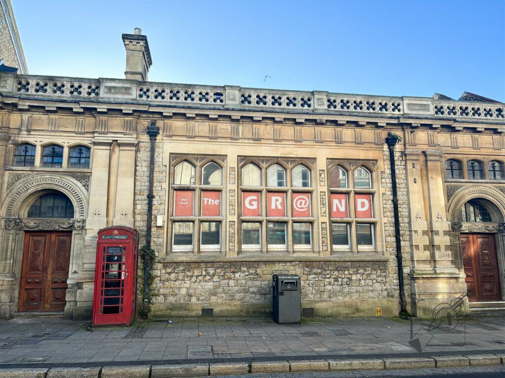 Shop to lease in King Street, Gravesend, DA12