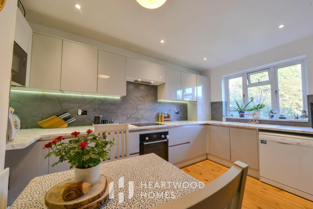 2 bedroom maisonette for sale in Watling Street, Park Street, St ...