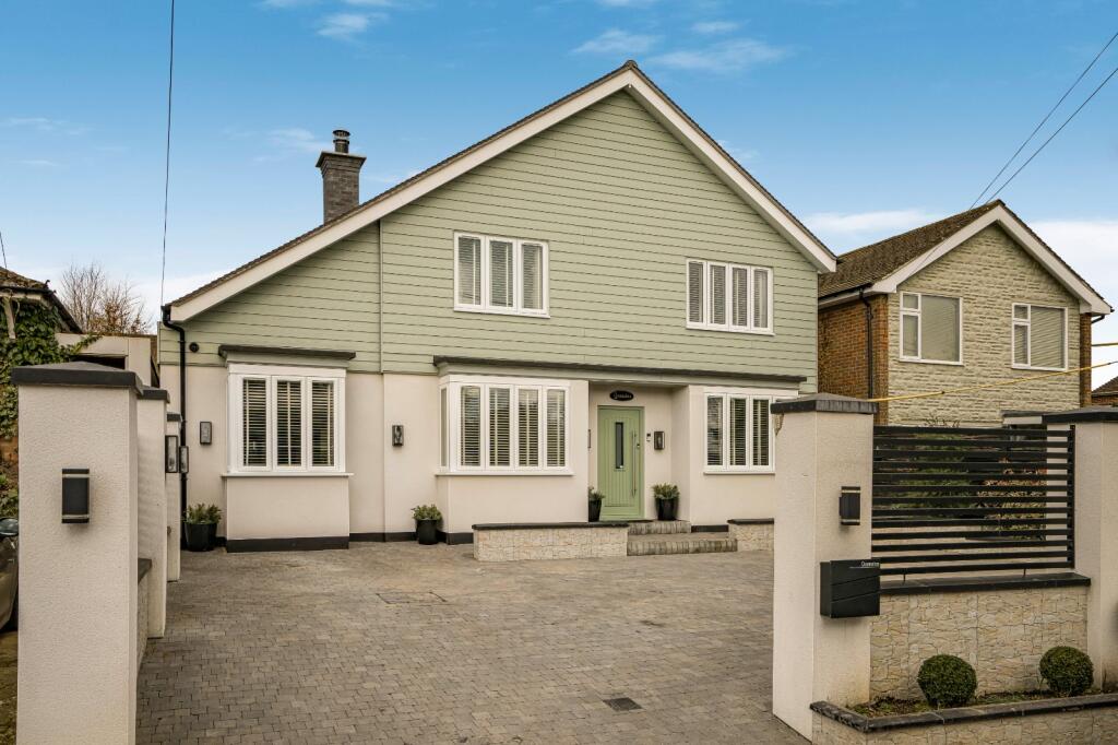 5 bedroom detached house for sale in Aylesbury Road, Chearsley ...