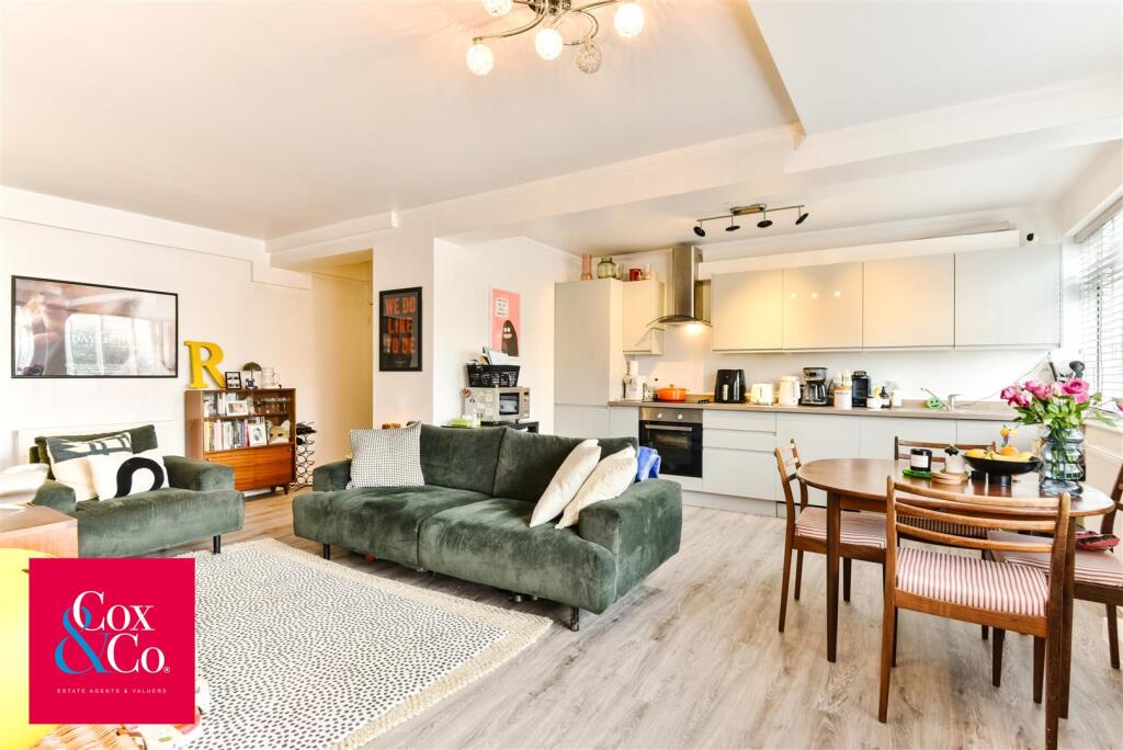 2 bedroom flat for sale in Coombe Lea, Grand Avenue, Hove, BN3