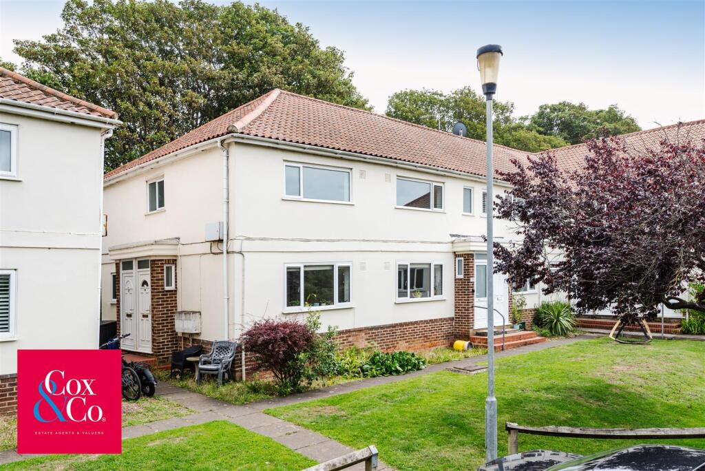 2 bedroom flat for sale in Links Close, Portslade, BN41