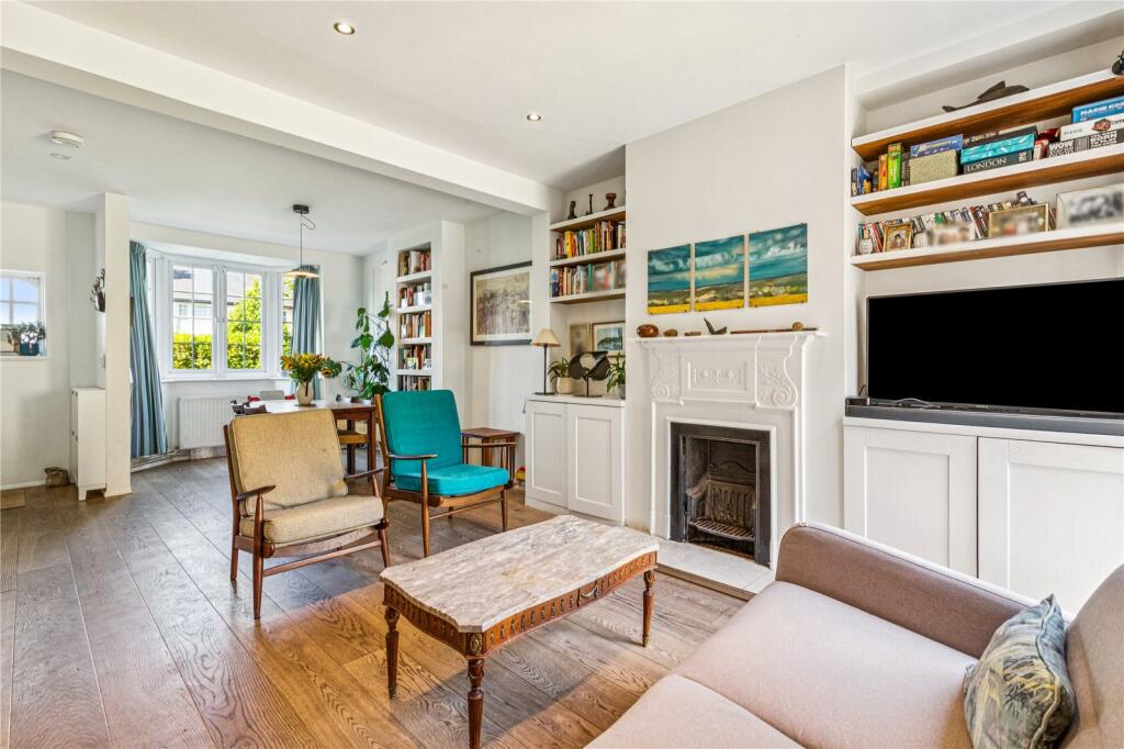 2 bedroom house for rent in Lessingham Avenue, SW17