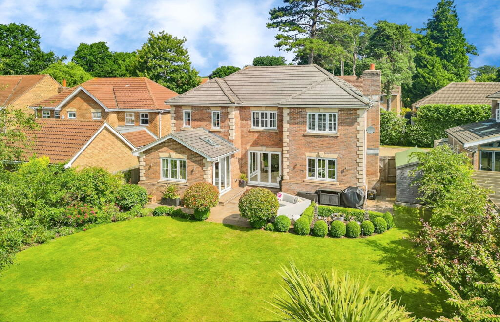 5 bedroom detached house for sale in Locks Road, Locks Heath ...